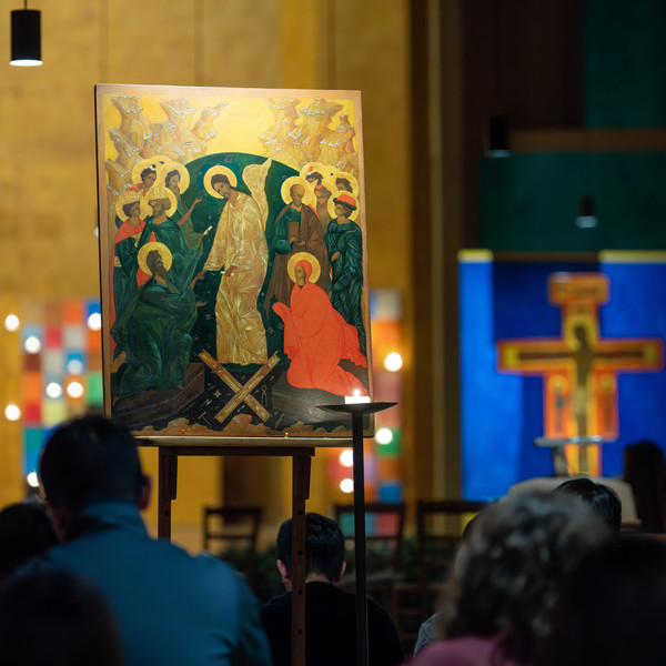 Icons in worship – Taizé